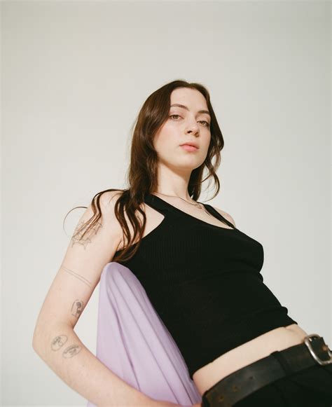 Lizzy Mcalpine Wants To Go Offline The New Yorker