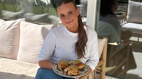 Mathea Er Tiktoks Nye Bakefenomen Godt No