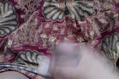 義理の母のセクシーなルンギドレスに射精 Xhamster