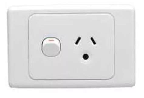 Clipsal 2000 Series Single Switched Socket 1 Pole 10a 3 Pin Round Earth Black 101 95