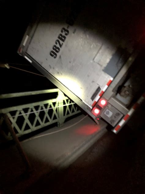 Photos Truck Topples On Deception Pass Bridge Kafe 1041