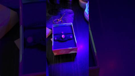 این سنگ عقیق با نور یو وی به شکل و رنگ جالبی روشن میشه ️💓 Agatestone Youtube