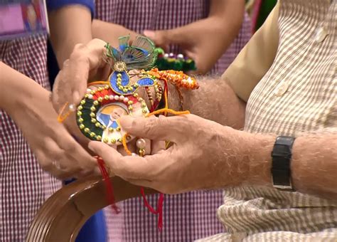 Delhi Schoolgirls Tie Rakhi To Pm Modi On Raksha Bandhan Asian Mail