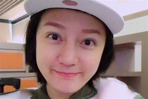 鲍蕾与妹妹鲍莉互晒照片，开启互吹模式，姐妹俩长得太像啦！