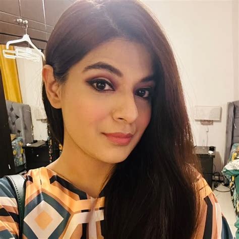 ‎faiza فائزہ‎ Es It Pretty • Threads Say More