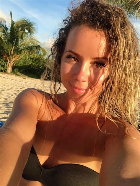 Hello X R Selfie Heaven