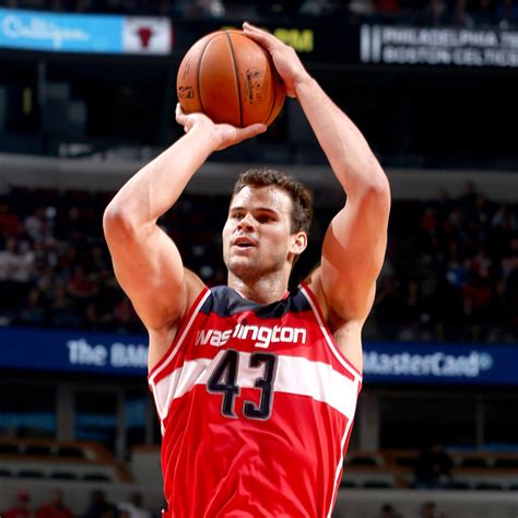 Kris Humphries College
