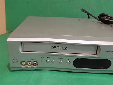 Technika Dvr100 Dvd Player Vcr Vhs Video Cassette Recorder Combo Faulty