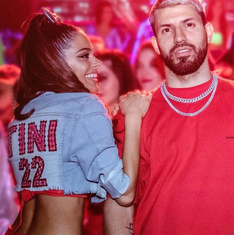 Tini Y Greeicy Enamoran A Kun Agüero A Ritmo De ‘22 Videoclip