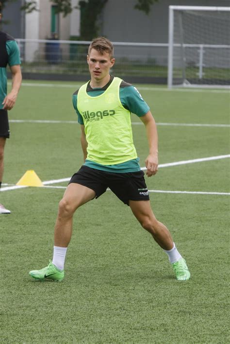 Topscoorder En Aanvoerder Mathis Suray Verruilt Fc Dordrecht Voor Go Ahead Eagles