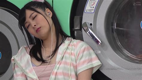 コインランドリーで居眠り女子と二人きり（ハート） 無防備パンチラを見ながらせんずりしているのがバレて 287144 人気av女優観察日記