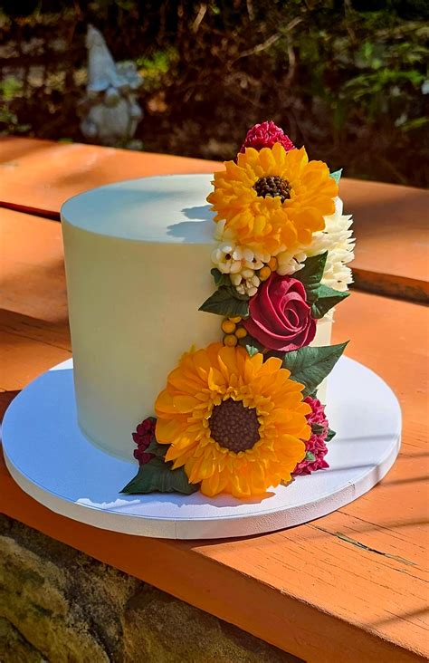 Sweet Loo Loos Fall Cake With Buttercream Flowers Facebook