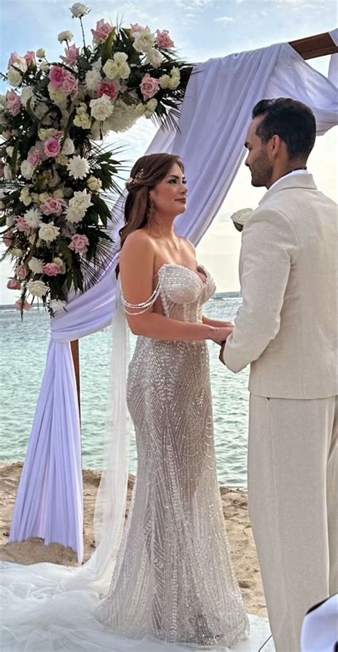 Transparencias Y Pedrerías El Vestido De Novia De Cuqui Pretelt Para Su Boda Con Domil Leira En