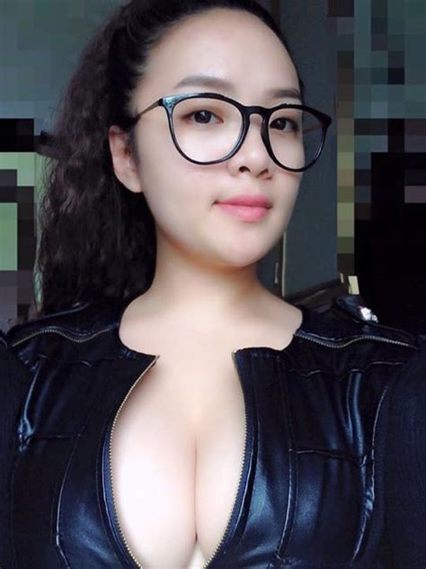 Naked Cao Giang In The Viet Nam Personal Show