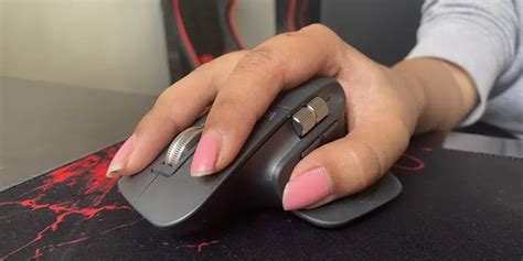 How To Properly Hold Your Mouse For Work Or Playing Fps Games Tech2geek