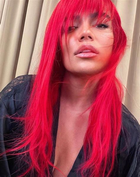 Karol G Lista Para Los Latingrammy🐞 Peinados Famosas Guapas Pelo Rojo