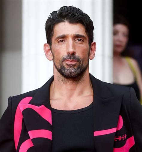 Slavko Sobin Muškarac Je Koji Zna što Mu Stoji Izdanje Iz Sarajeva Nećete Moći Prestati Gledati