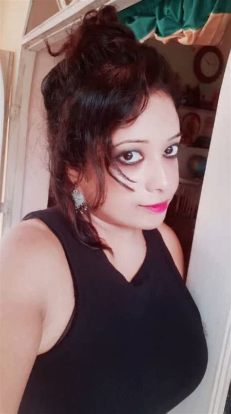 Susmita Sengupta Just Vibing To The Tunes Of The 90s Because They
