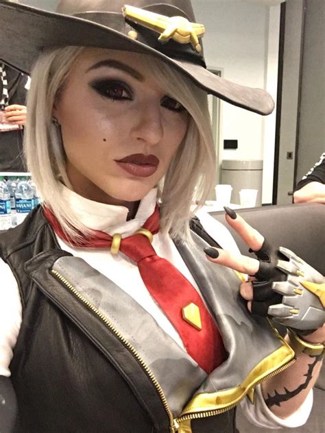 Blizzcon 2018 The Official Cosplay Of New Overwatch Hero Ashe Looks