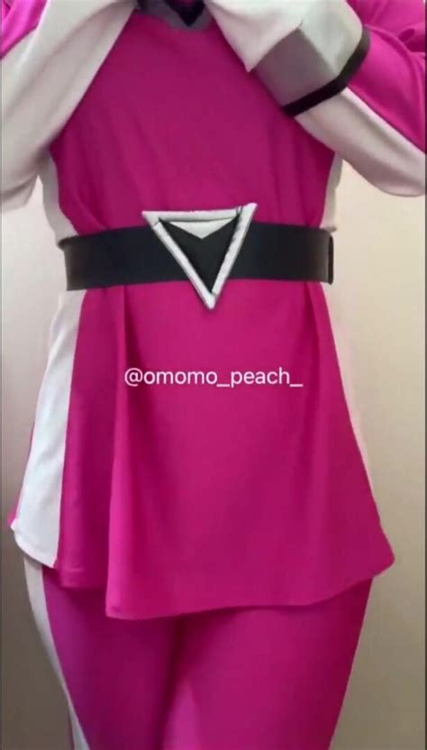 Pink Power Ranger Wets Her Suit 日本語で