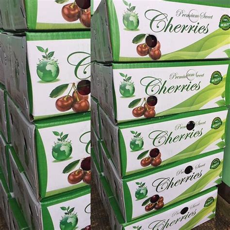 Paper Fruit Packaging Box Feature Handle To Carry Fine Finishing At