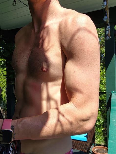 The 🌞 Is My Gym Buddy R Hotguysworkingout