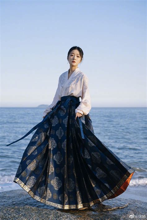 Con Trai M N Nh C A Ch U Tinh Tr G Y S T Khi Di N Bikini