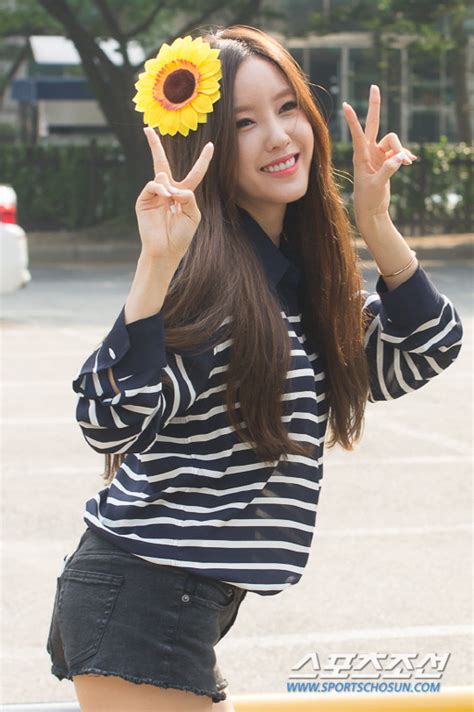 포토 티아라 효민 상큼한 양손브이~