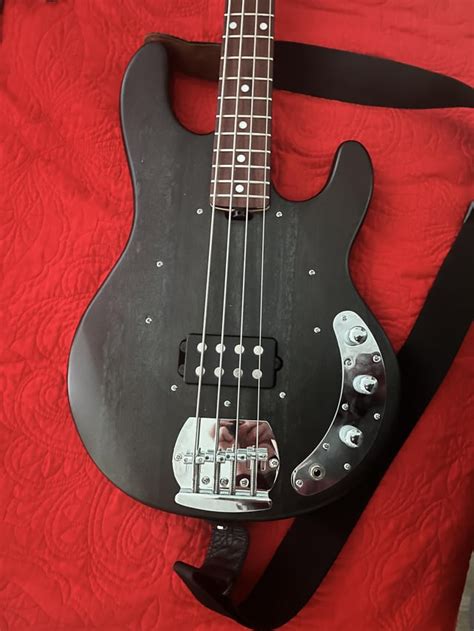 Gimp Expert Extraordinaire Has Trouble Fitting In With Bassists R