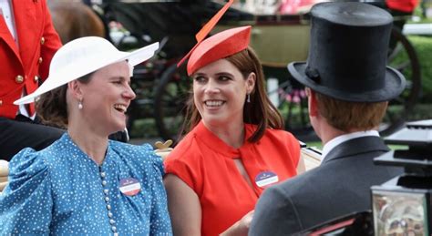 Princesse Eugenie 35 Ans Sublime Et Sensuelle Dans Une Robe Moulante