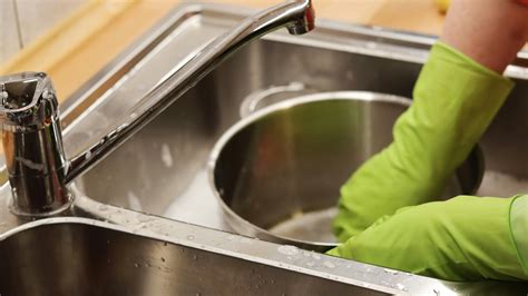 10 Reasons You Should Handwash Your Dishes And 10 Ways Dishwashers Do A