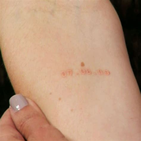 Sophie Turner And Maisie Williams Matching Tattoos Friendship Goals