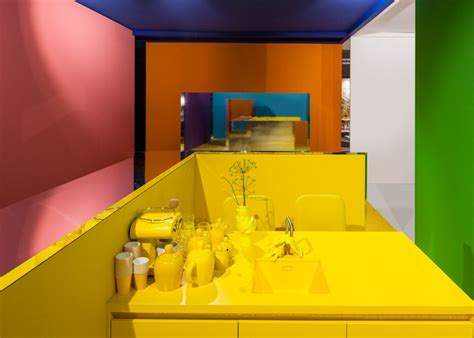 I29 Uses Mirrored Volumes To Create Temporary Exhibition Space