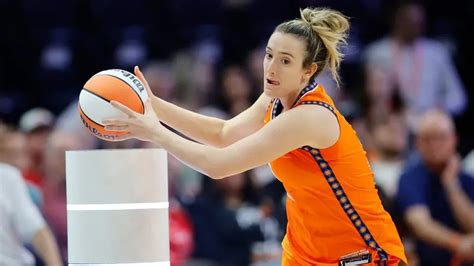 Marina Mabreys Profile All About The Connecticut Sun Guard Height
