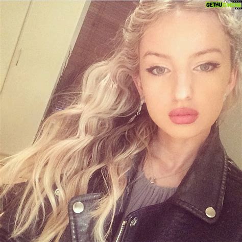 Chloe Arrowsmith Most Liked Photos And Posts Gethu Cinema