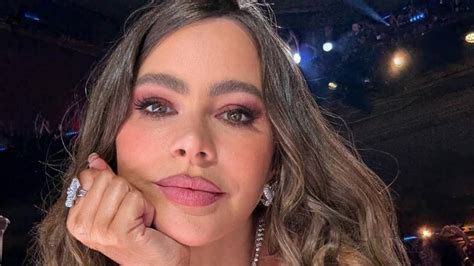 Sofia Vergaras Daring Green Dress Has Fans Talking Reality Tea