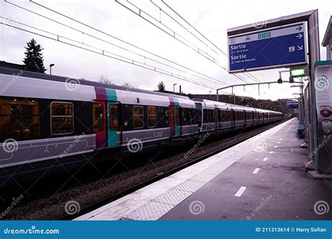 Train Rer B Stop In The Station Editorial Stock Image Image Of Layout
