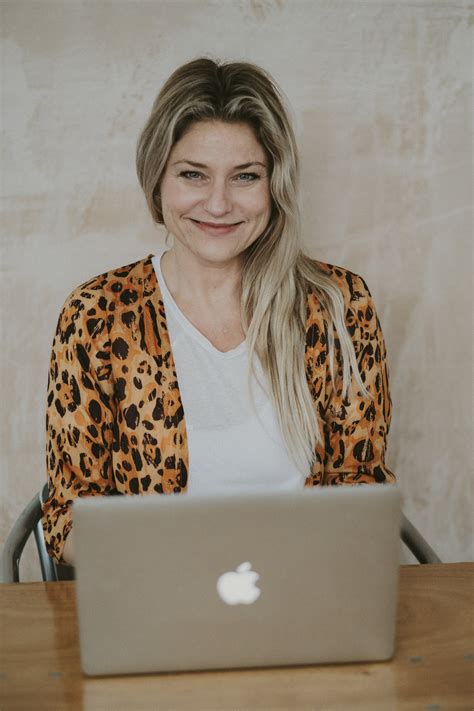 Lyndsay Kenwright Hampton Court Yoga Teacher Meditation Teacher Pranayama Teacher Molesey