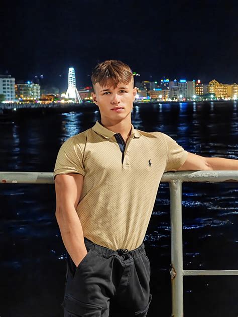 Chris Wrestler Chris Wrestler Added A New Photo