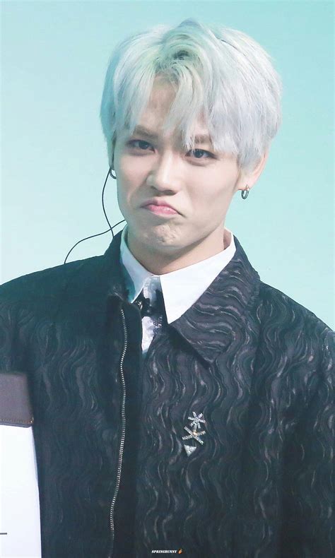 Lin Yanjun Yan Jung Hae In Look At The Moon