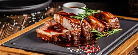 Lombo De Porco Ao Molho Barbecue Com Uma Corzinha E Um Toque