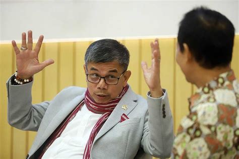 Ini Urusan Kemanusiaan Hinca Desak Presiden Tetapkan Status Tanggap