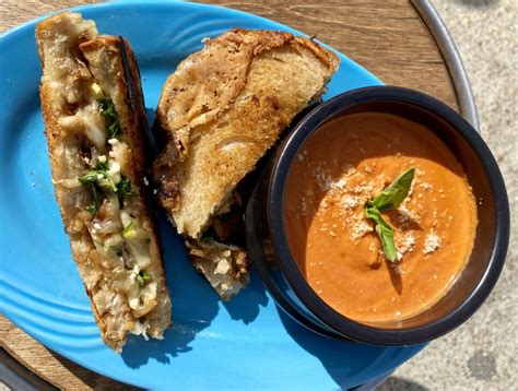 Kale And Kettle Brings Menagerie Of Fresh Food Exotic Desserts And ‘50s