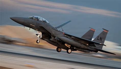 Breaking Us F 15e Strike Eagle Shot Down Over Iran High Stakes Rescue