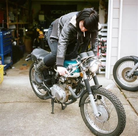 100 Cafe Racer Girls Ideas Cafe Racer Girl Cafe Racer Motorcycle Girl