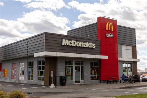 mcdonald s hiring blitz will add 375 000 new employees this summer