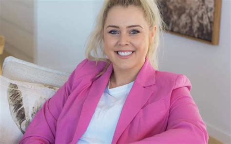 Felicity Ralph Lash Vision Sa Woman