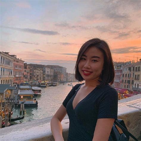 Sharon Foo Flight Crew Singapore Airlines Linkedin