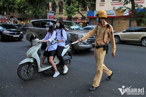 Kiểm Tra Học Sinh Vi Phạm Giao Thông Bố Mẹ Giao Xe Dạy Lái