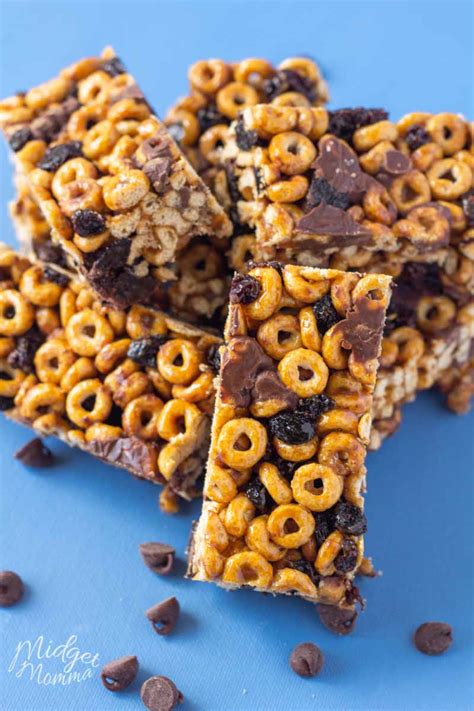 Chocolate Chip Cheerio Cereal Bars • Midgetmomma